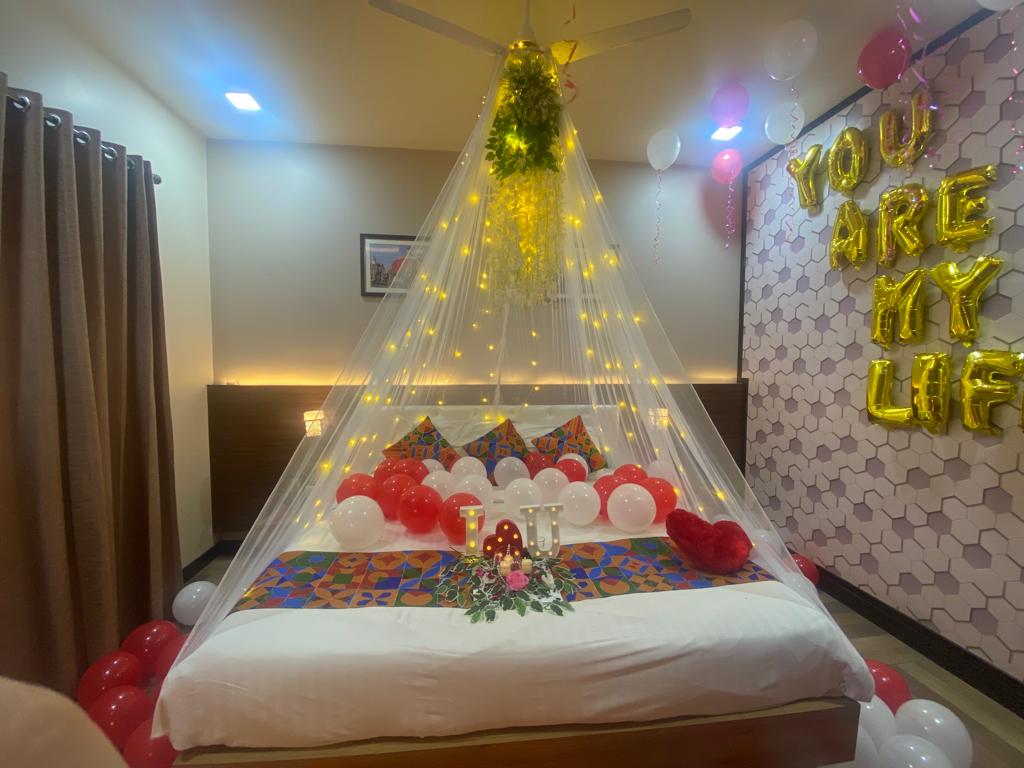 Premium Theme Based Room Romantic Candlelight Dinner Packages Jaipur Hotel